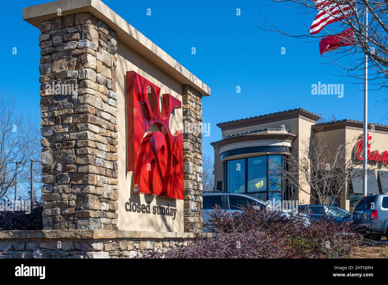 Chick-fil-A restaurant with wraparound drive-thru lanes in Duluth ...