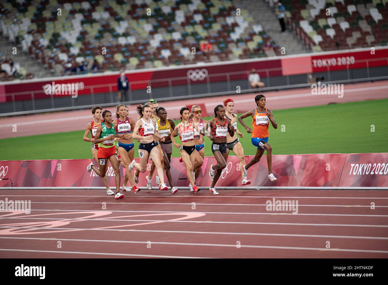 Girl athletes participating in the 1500 meters at the 2020 Tokyo ...