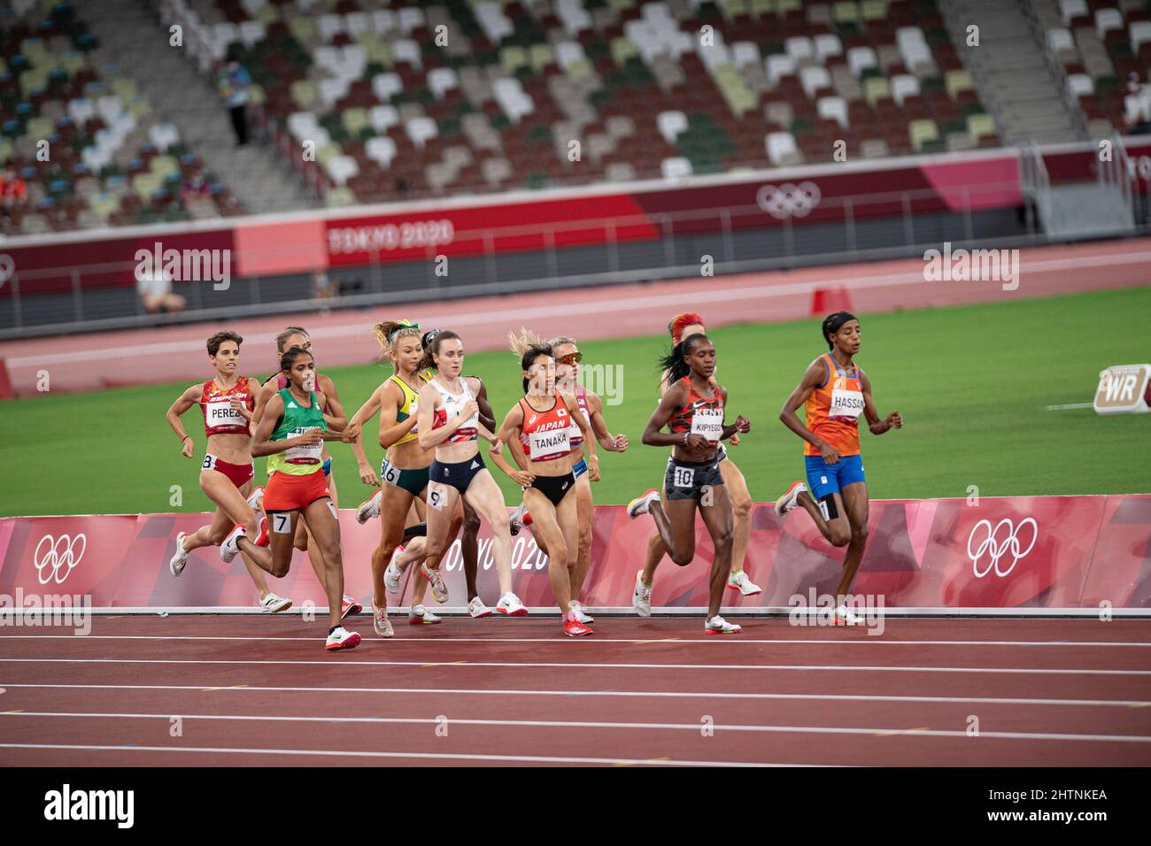 Girl athletes participating in the 1500 meters at the 2020 Tokyo ...