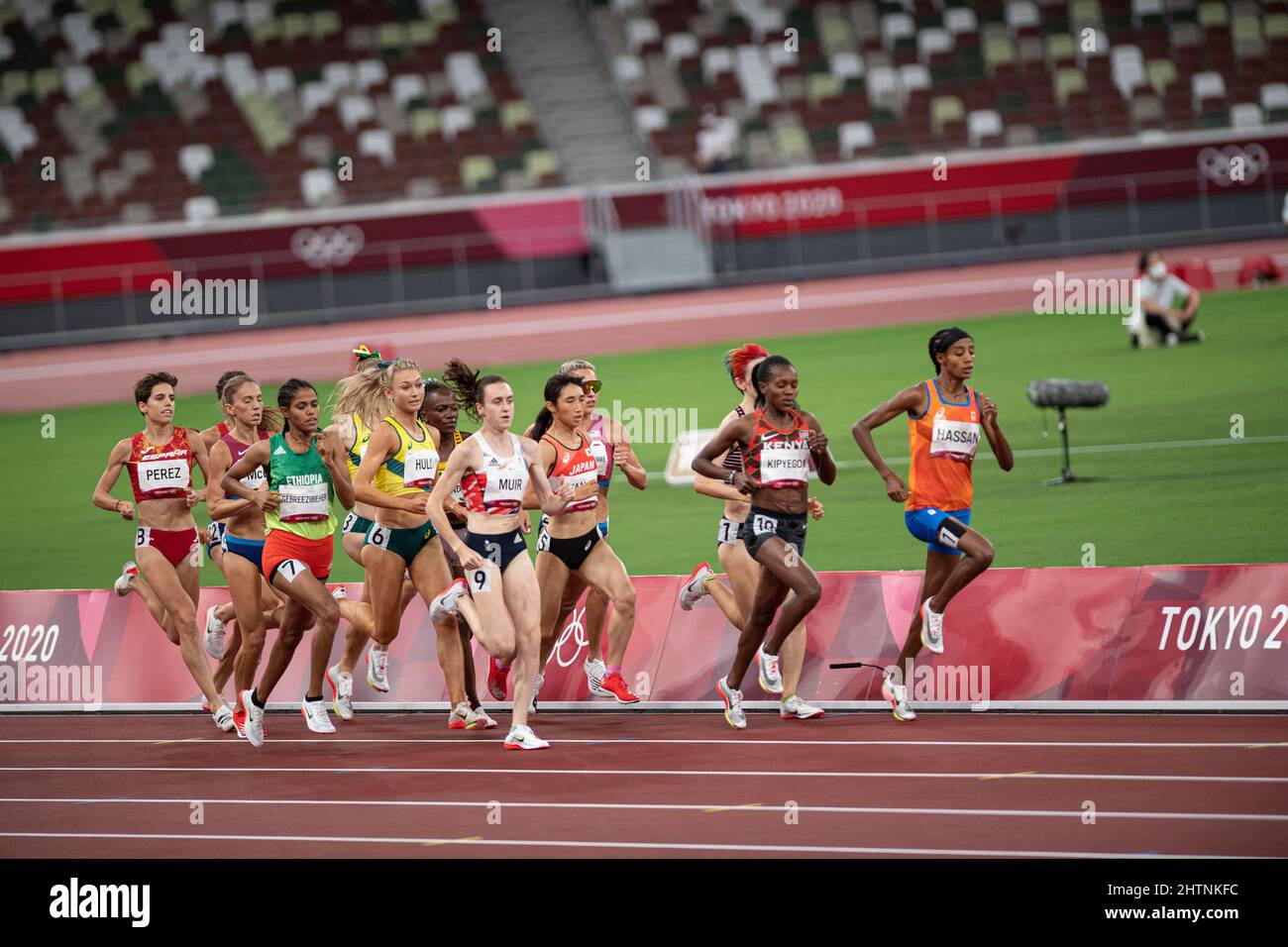 Girl athletes participating in the 1500 meters at the 2020 Tokyo ...