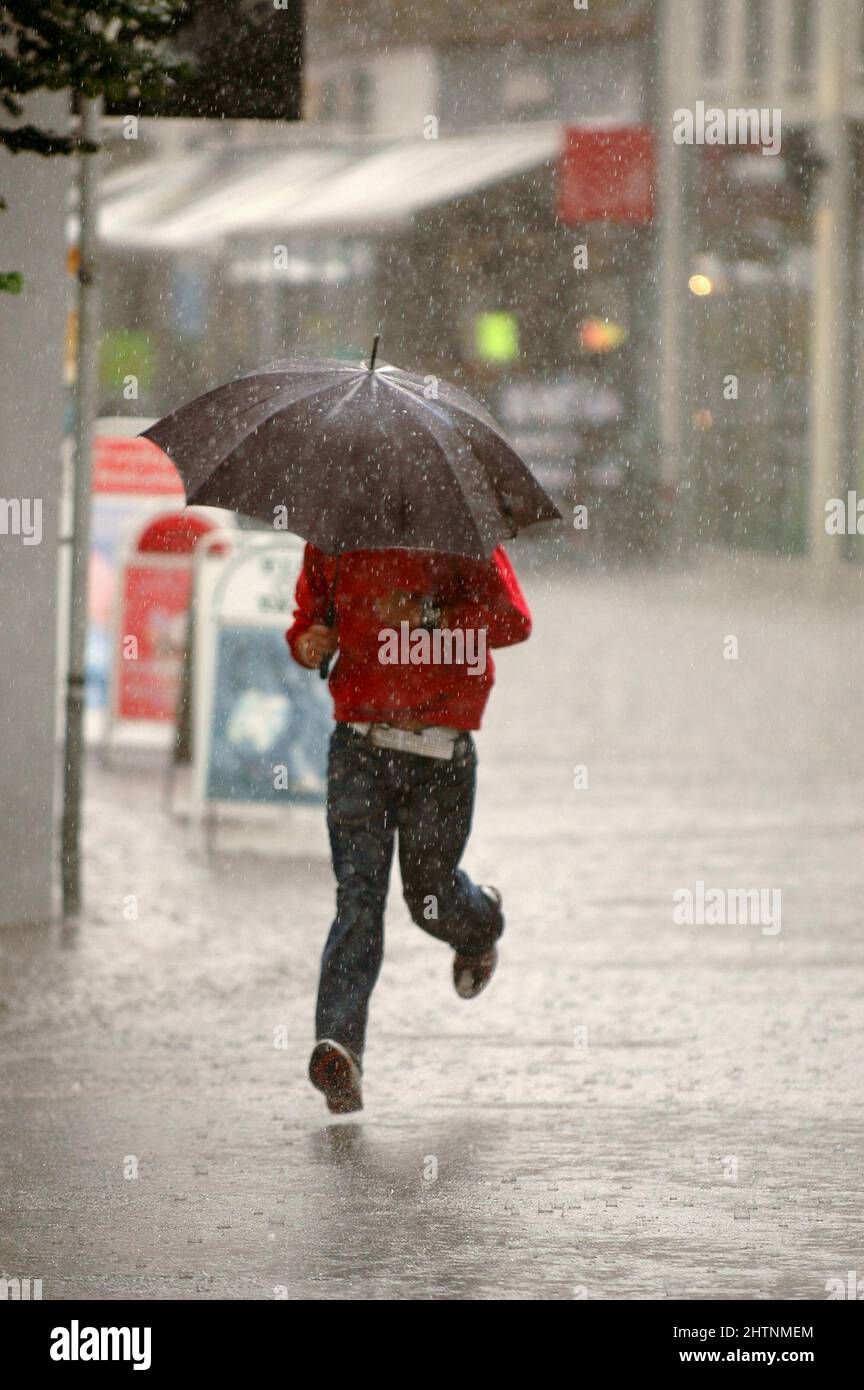 Running in the rain hi-res stock photography and images - Alamy