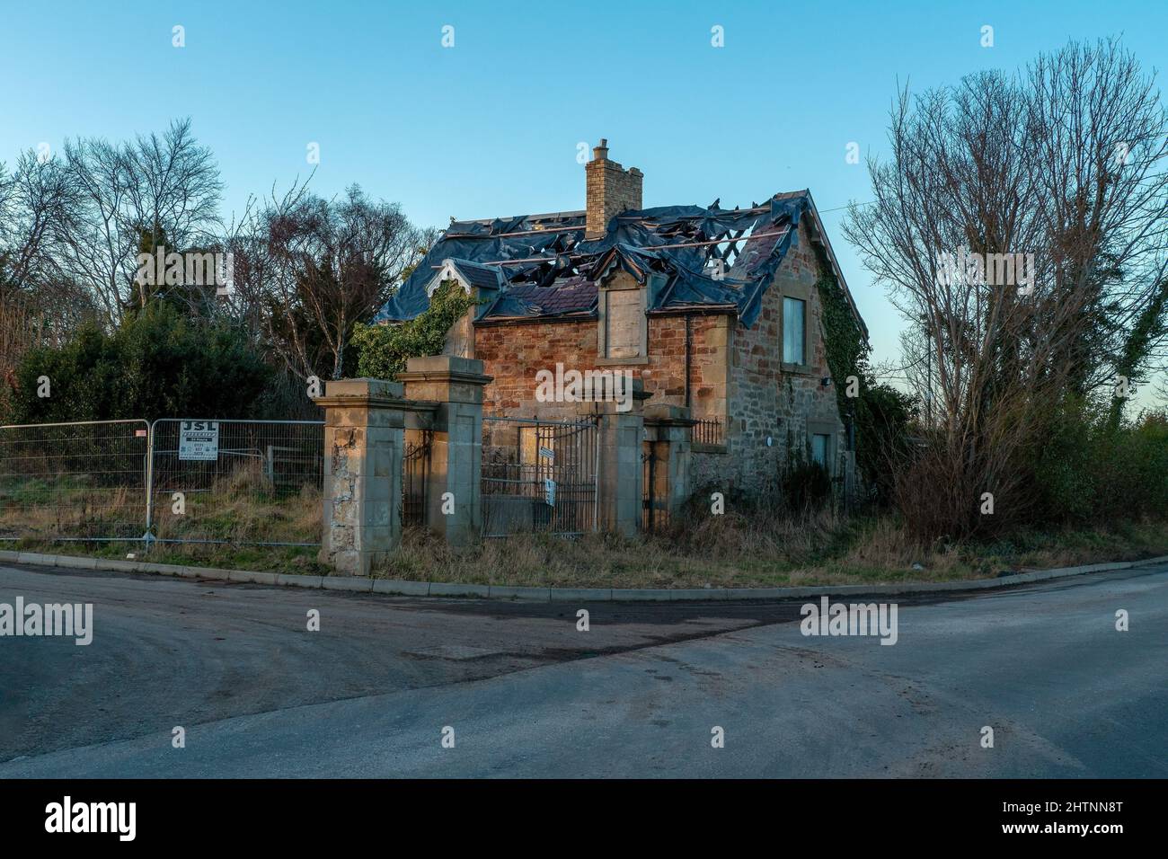 Derelict building edinburgh hi-res stock photography and images - Alamy