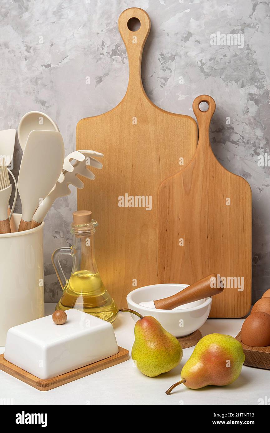 Prepare table hi-res stock photography and images - Alamy