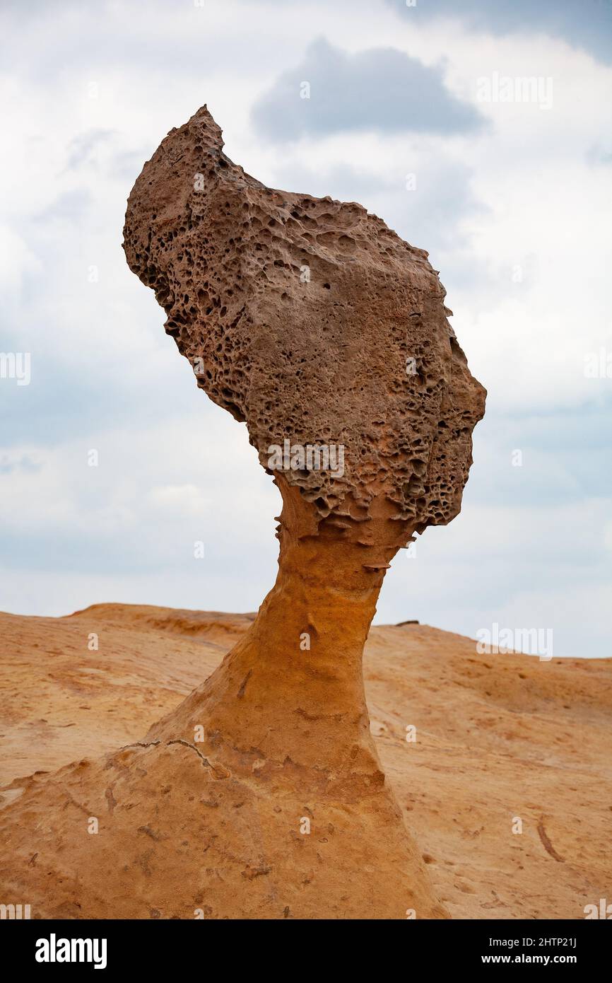 Taiwan queens head rock formation hi-res stock photography and images ...