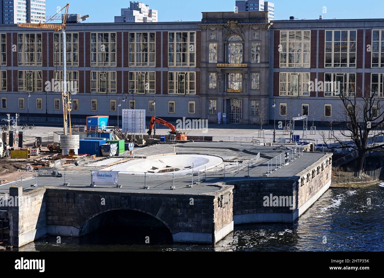 Berlin, Germany. 28th Feb, 2022. View of the construction site of the ...