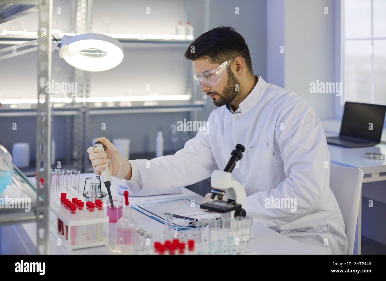 Scientist working lab hi-res stock photography and images - Alamy