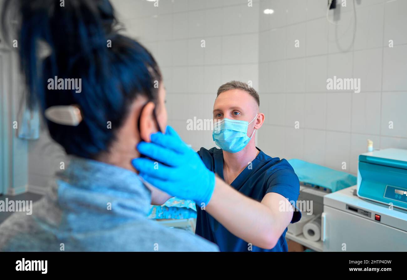 surgeon receives the patient in the dressing room Stock Photo - Alamy