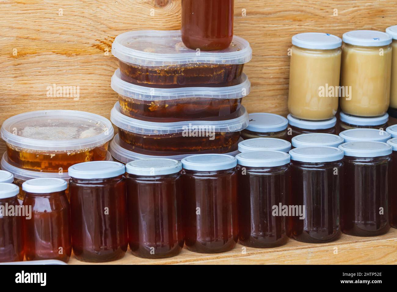 different honey jars on a market Stock Photo - Alamy
