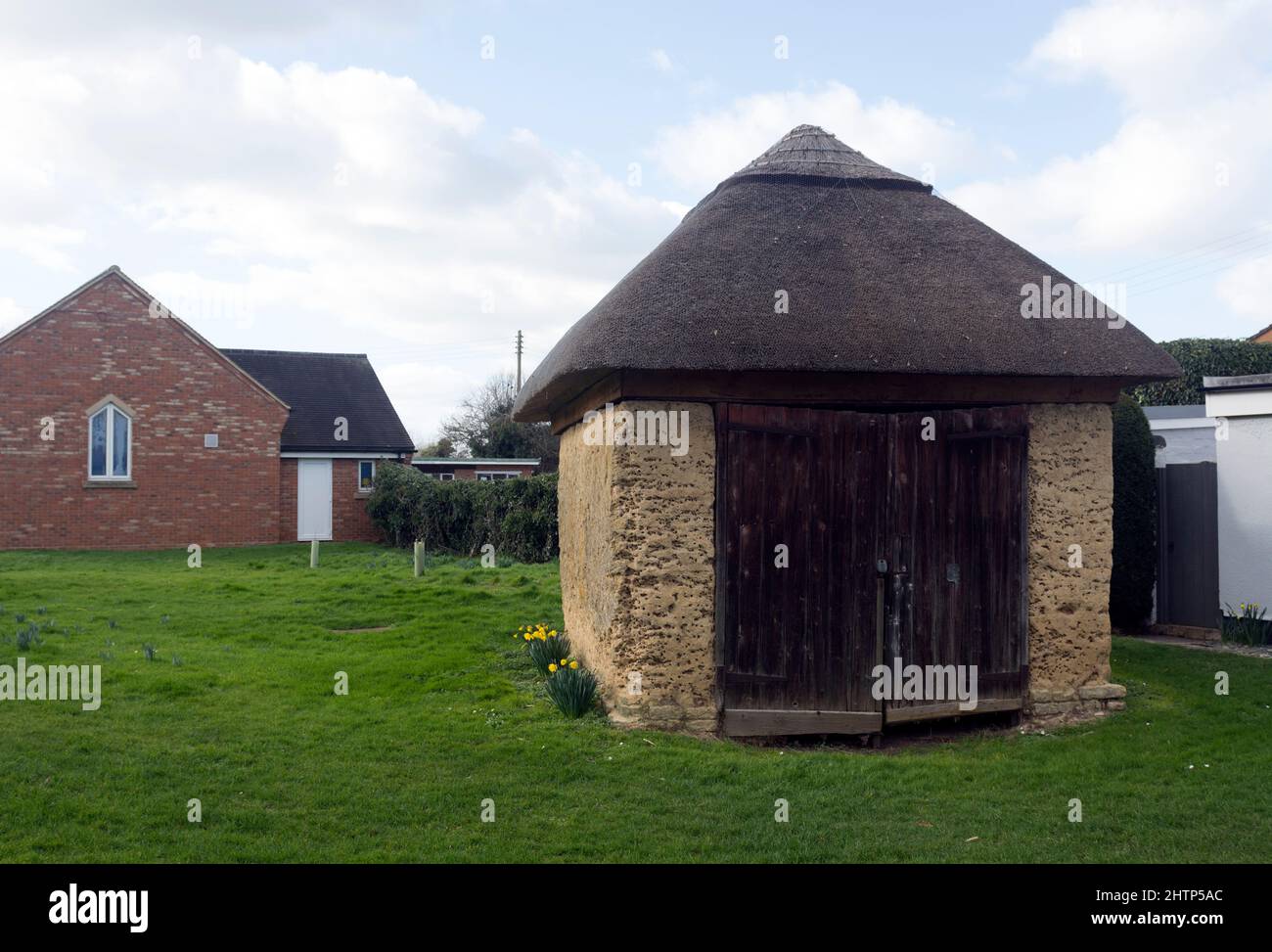 The Cob, thatched building on the green, Newbold-on-Stour, Warwickshire ...