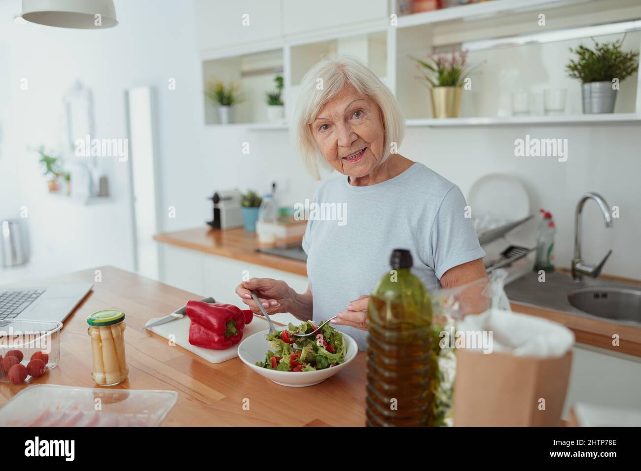 Senior woman preparing healthy lunch at home Stock Photo - Alamy