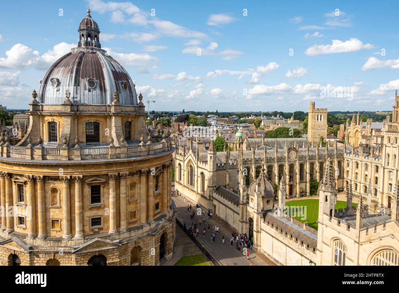 The exterior of Bodleian Library in Oxford University on a sunny day ...