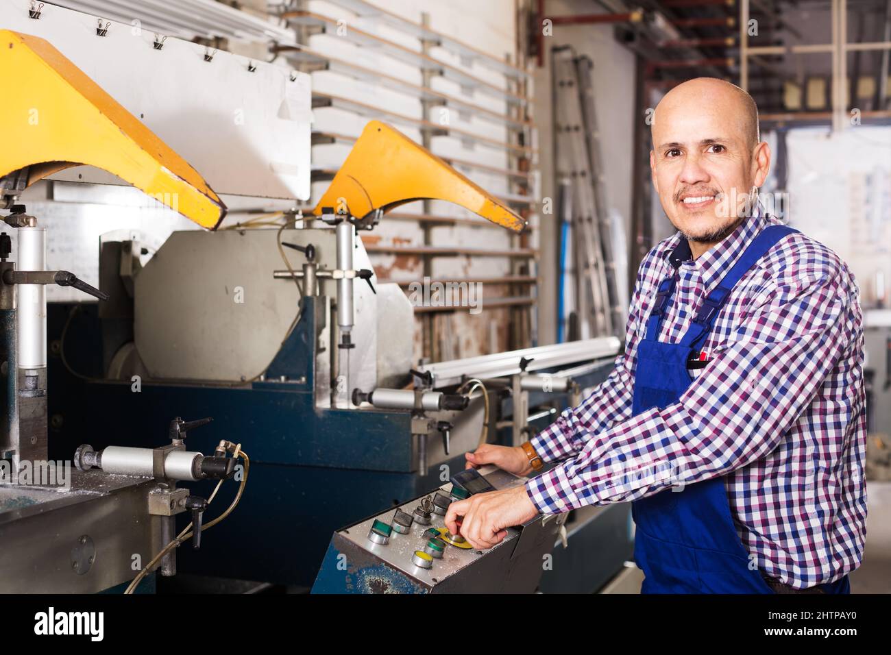 Labour working on lathe machine Stock Photo - Alamy
