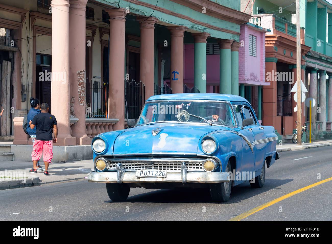 Old vintage classic Cuban vehicles Stock Photo - Alamy