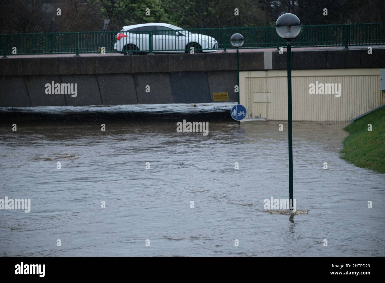 Flood defences are in place at Meadowhall as the River Don threatens to ...