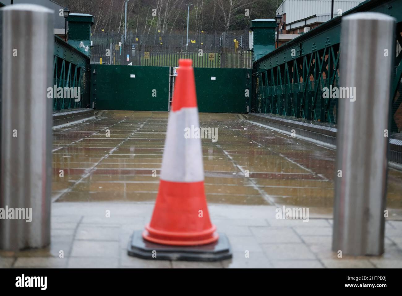 Flood defences are in place at Meadowhall as the River Don threatens to ...