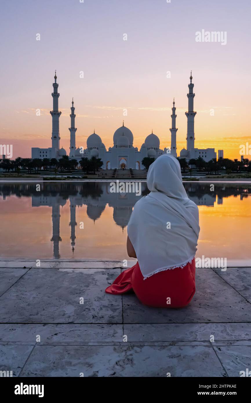 Muslim girl back view hi-res stock photography and images - Alamy