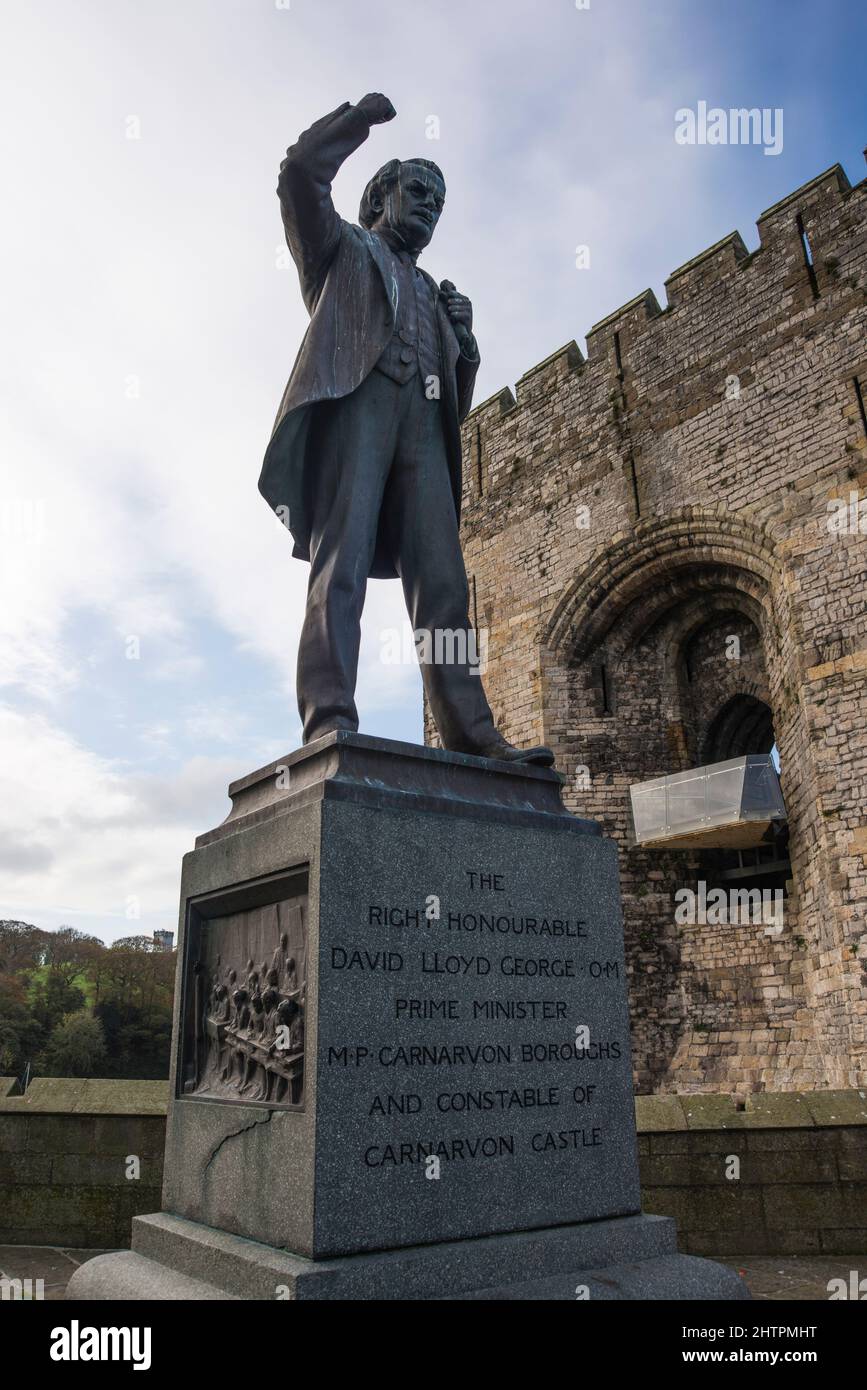 George square statue hi-res stock photography and images - Alamy