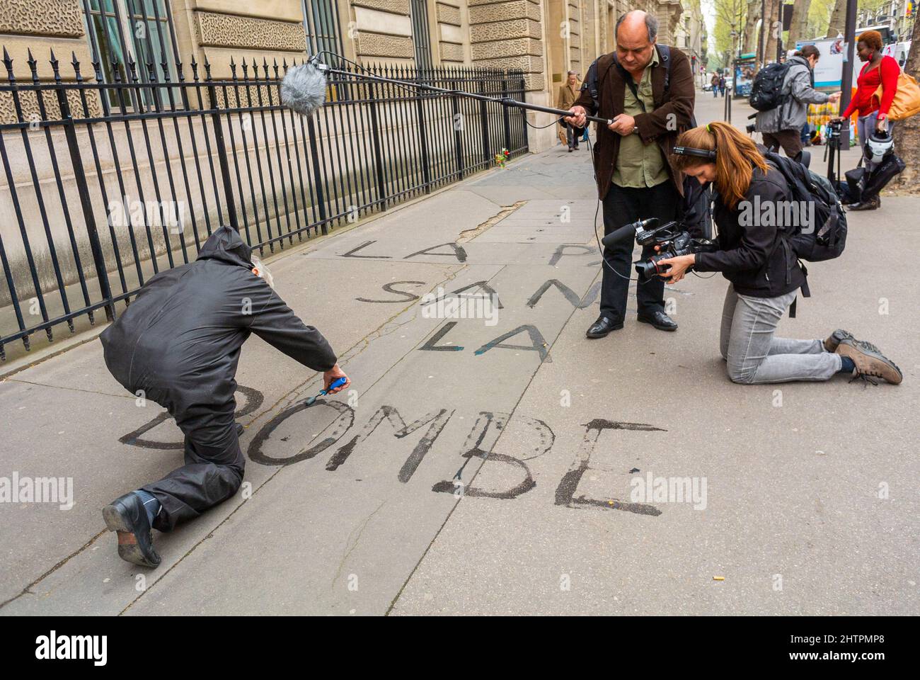 France activism street art hi-res stock photography and images - Alamy