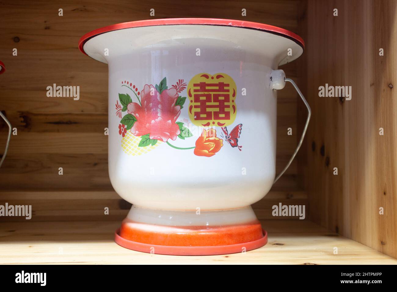 Spittoon hi-res stock photography and images - Alamy