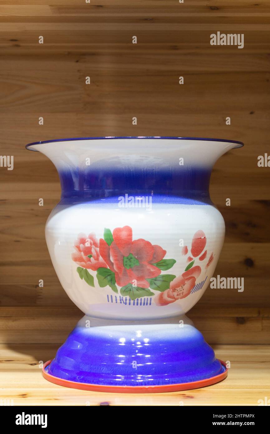 A traditional Chinese old spittoon Stock Photo - Alamy