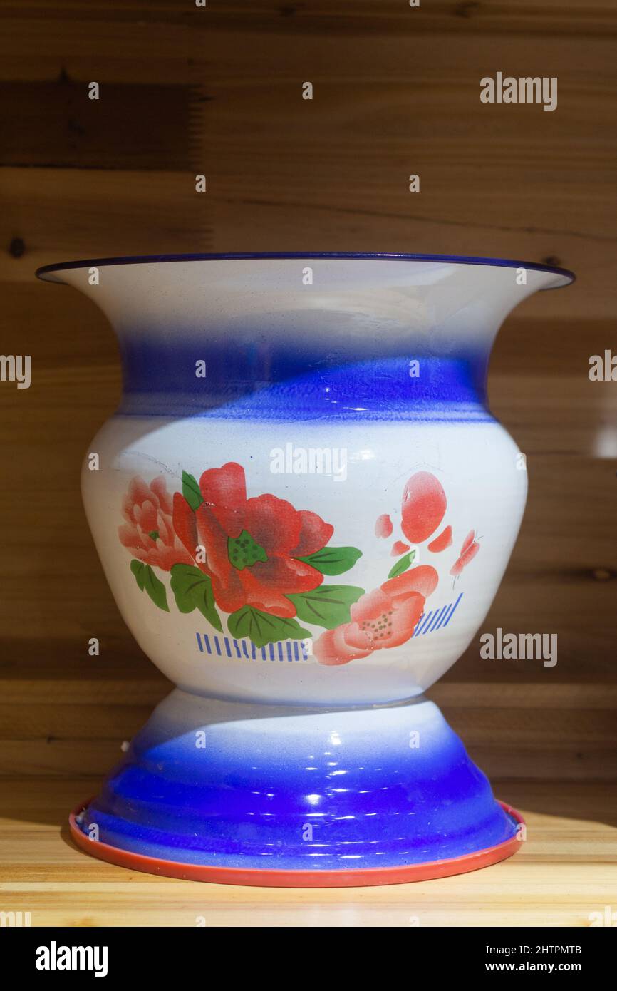 Old spittoon hi-res stock photography and images - Alamy