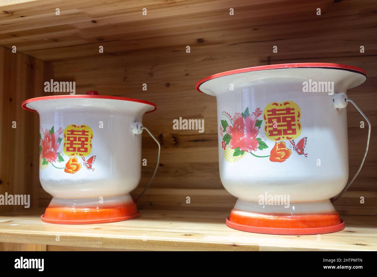 Spittoon hi-res stock photography and images - Alamy