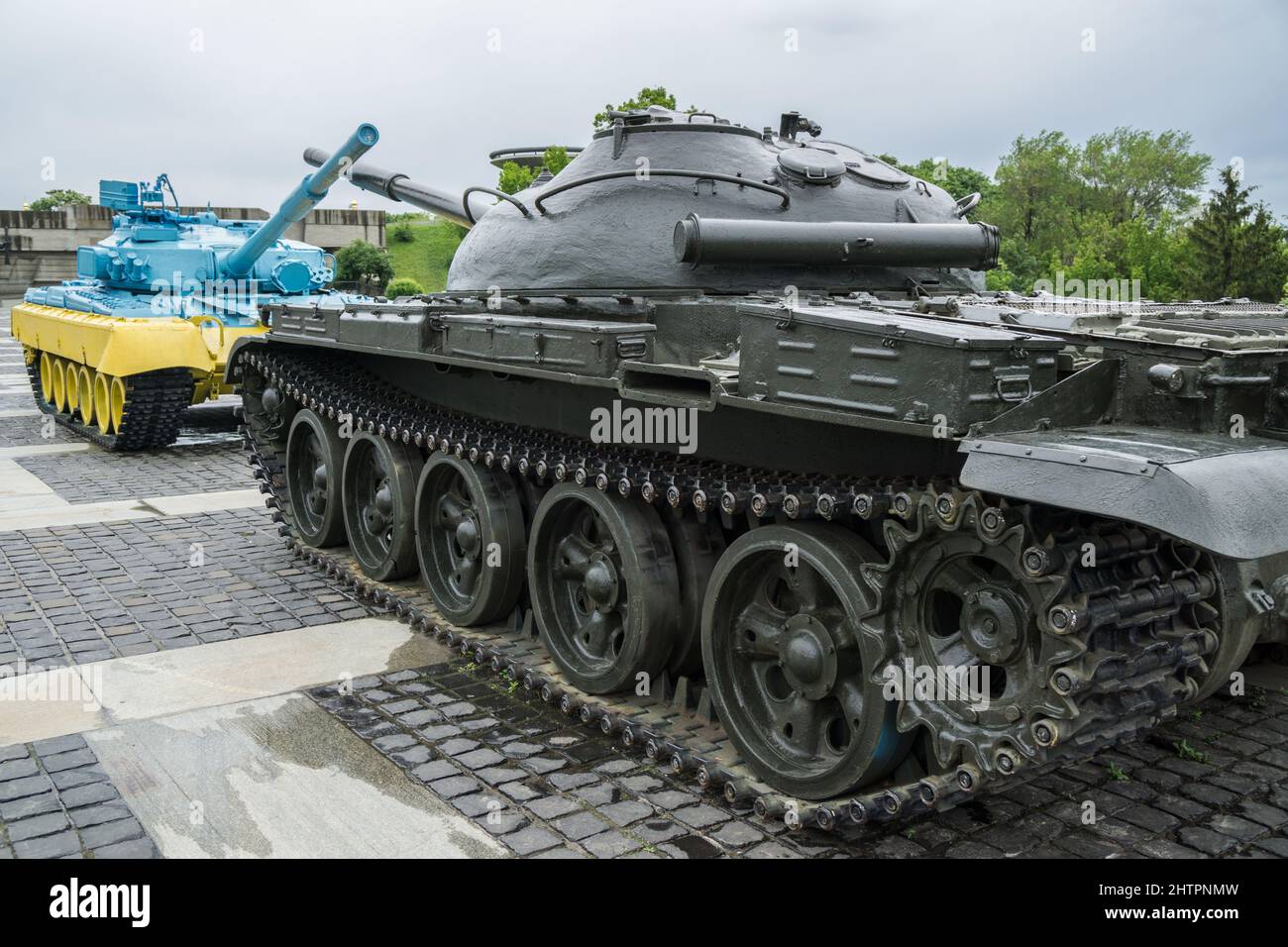 T-64 tank in the colors of the flag of Ukraine, Kiev Stock Photo - Alamy