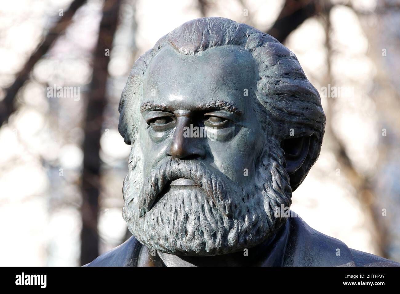 Statue de karl marx berlin hi-res stock photography and images - Alamy