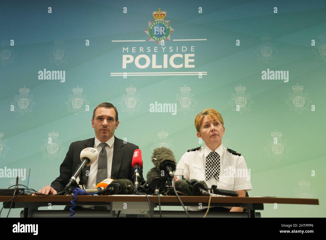 Detective Chief Superintendent Mark Kameen and Chief Superintendent ...