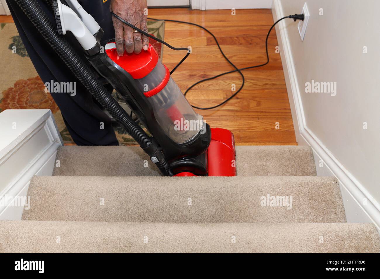 A man vacuum cleaning hi-res stock photography and images - Alamy