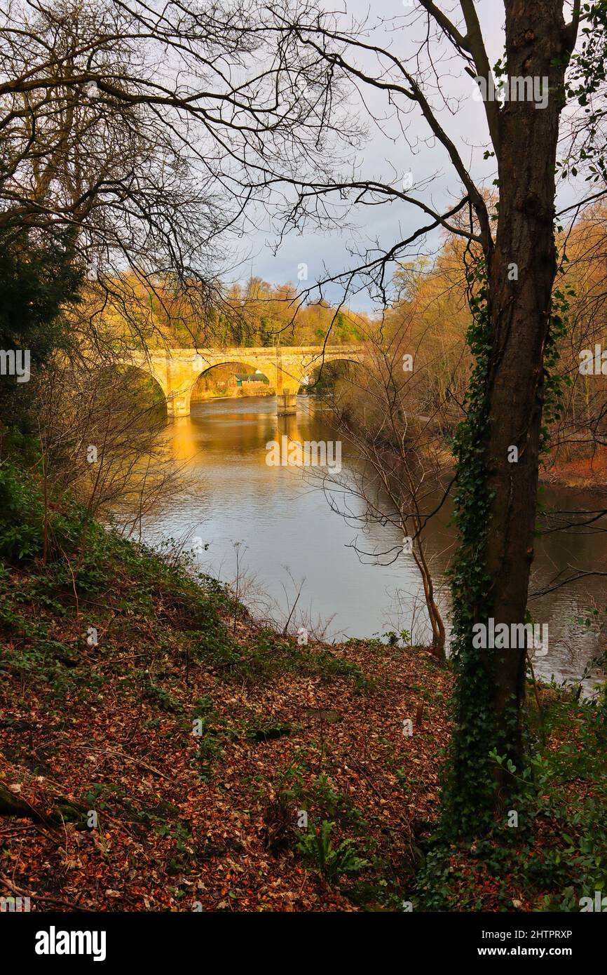 Prebends Bridge on the River Wear in Durham City, County Durham ...