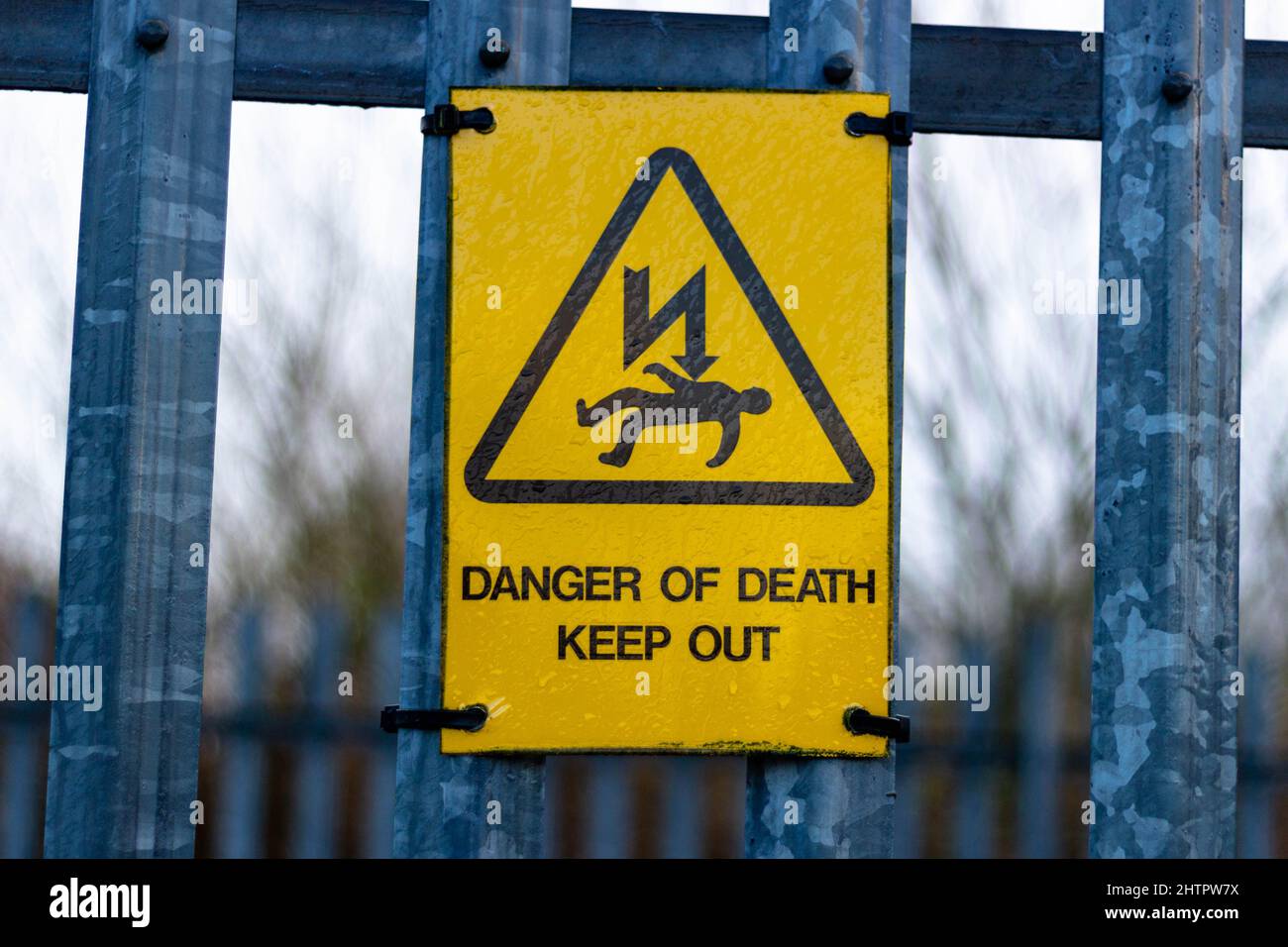 Danger death keep out yellow hi-res stock photography and images - Alamy