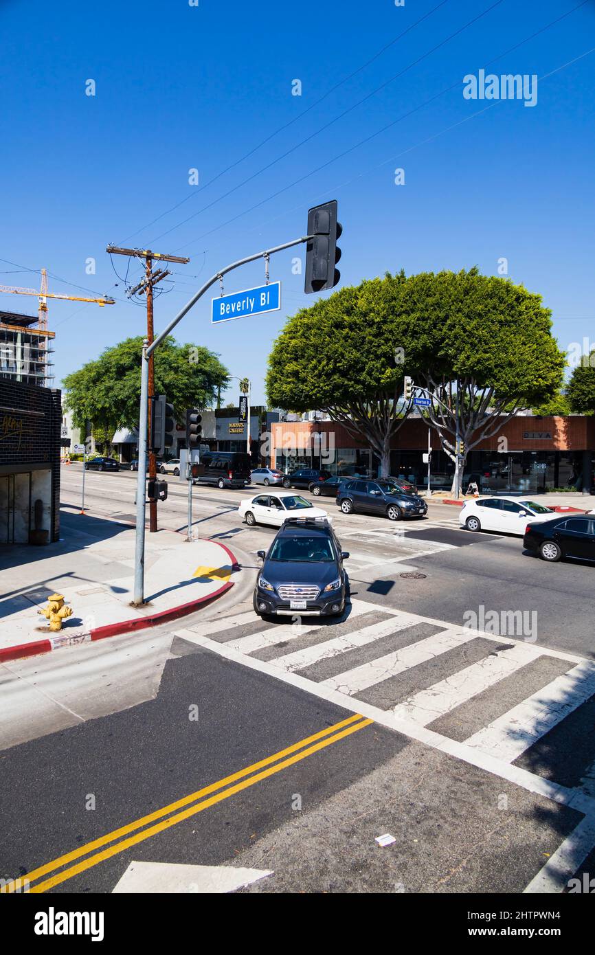 Traffic at Beverly and Robertson Boulevard intersection, Beverly Hills ...