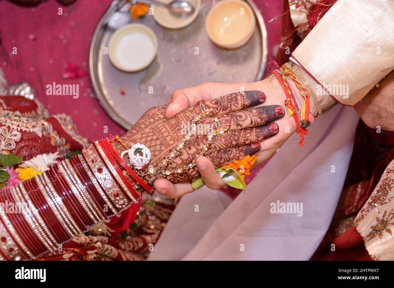 Indian marriage couple hands hi-res stock photography and images - Alamy