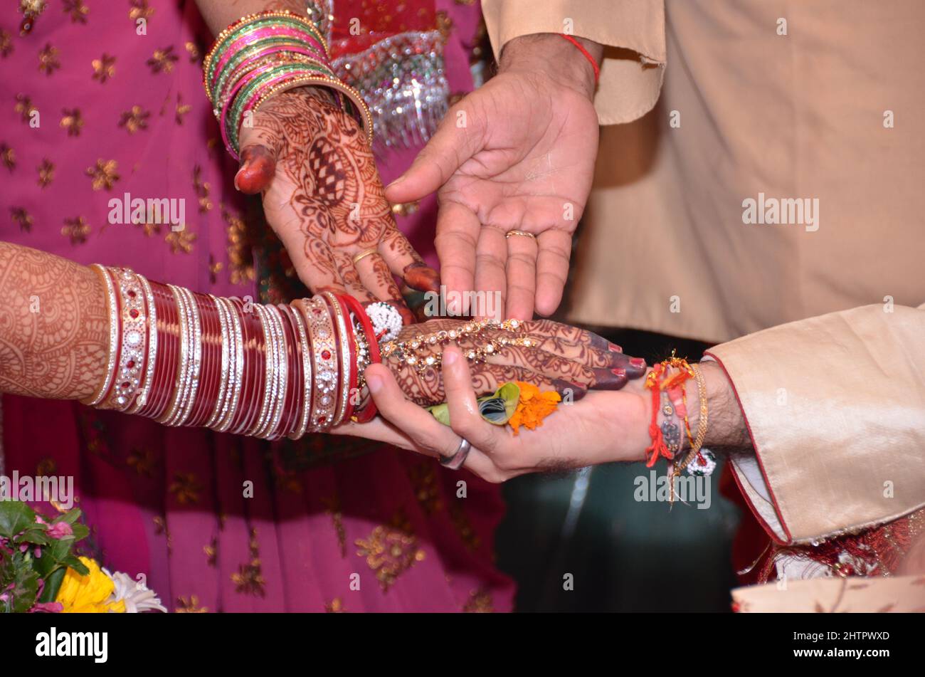 Indian marriage couple hands hi-res stock photography and images - Alamy