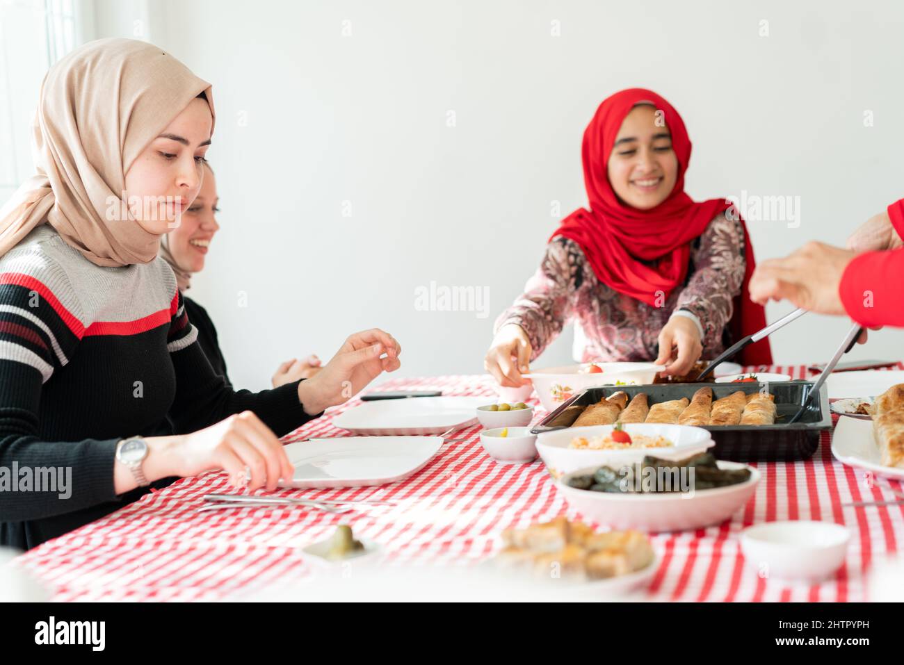 Arabic family eating with hands hi-res stock photography and images - Alamy