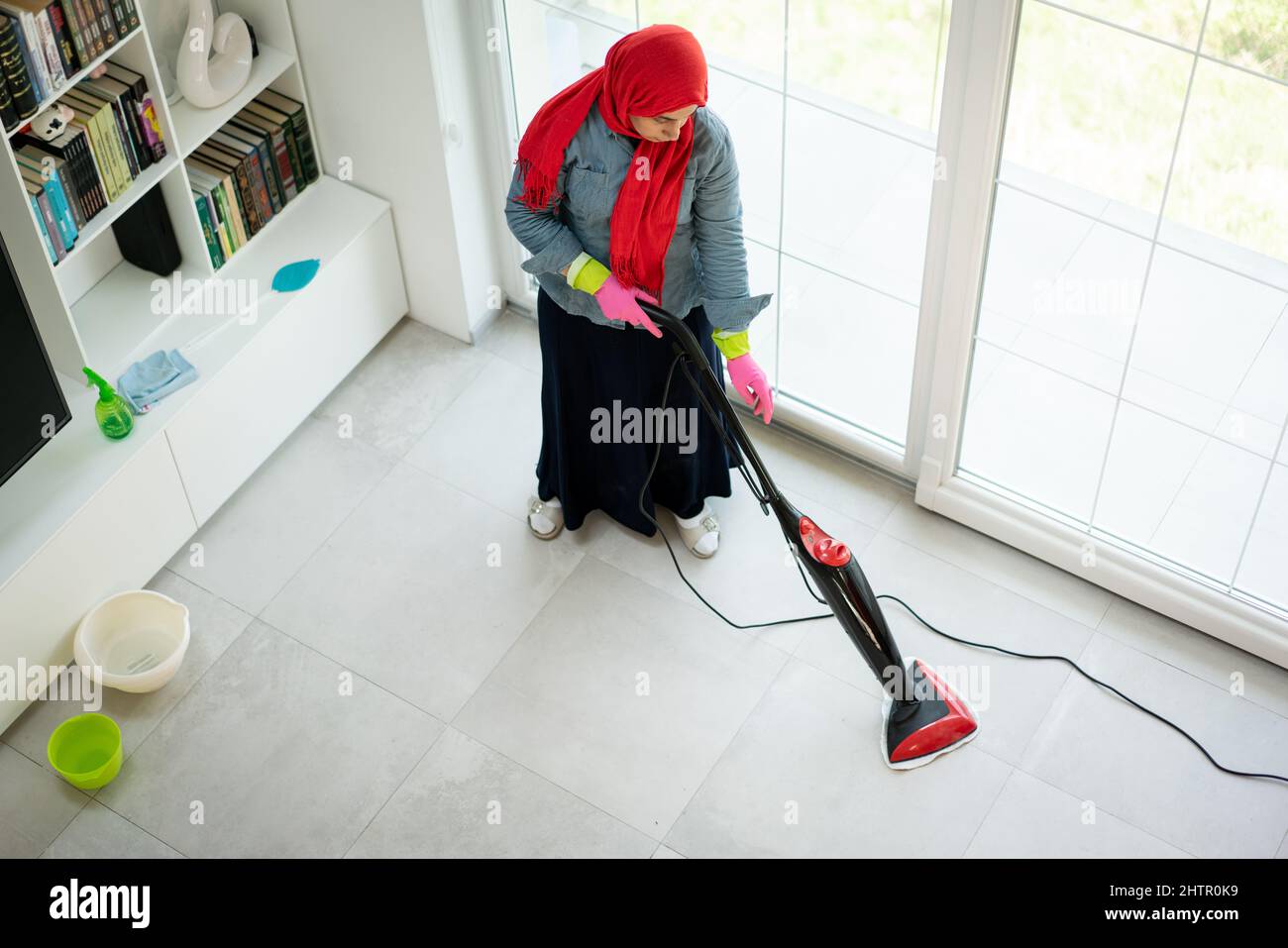 Arab house cleaning hi-res stock photography and images - Alamy