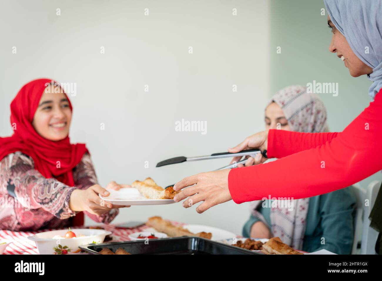 Arabic family eating with hands hi-res stock photography and images - Alamy
