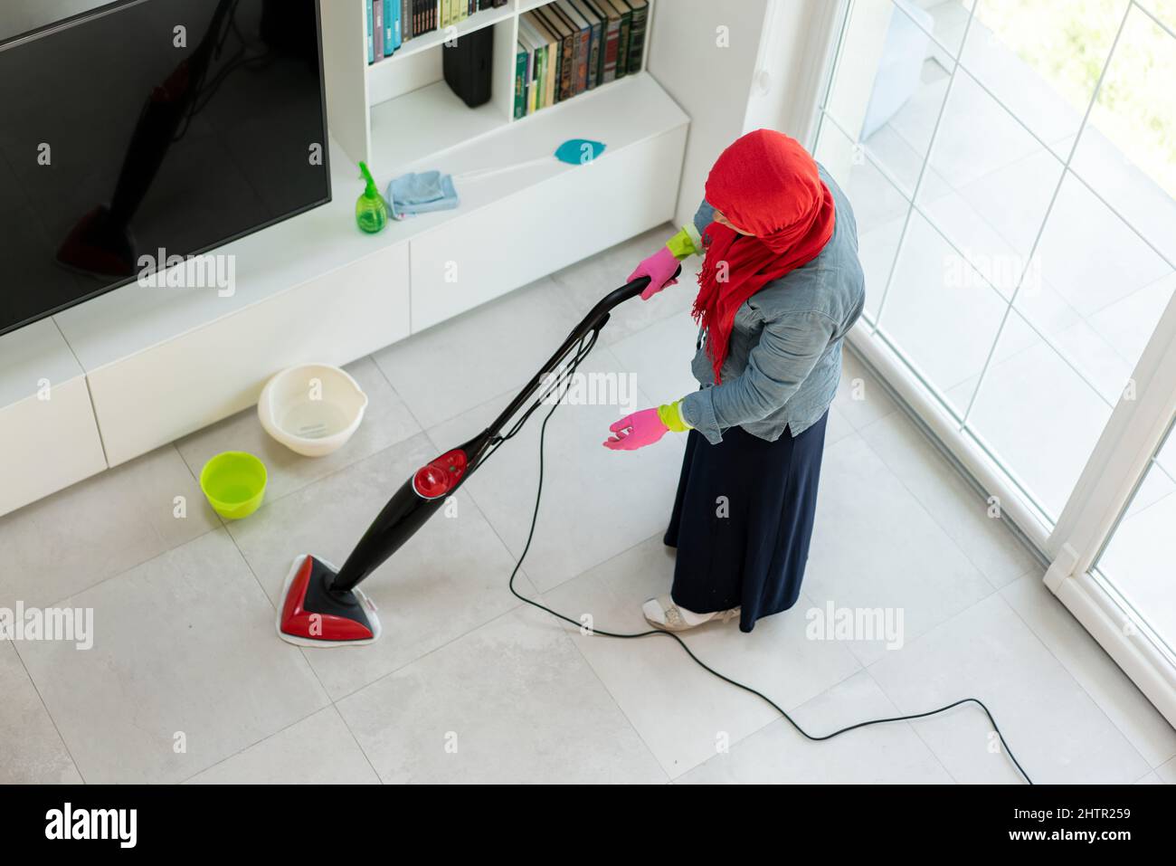 Housemaid arab hi-res stock photography and images - Alamy