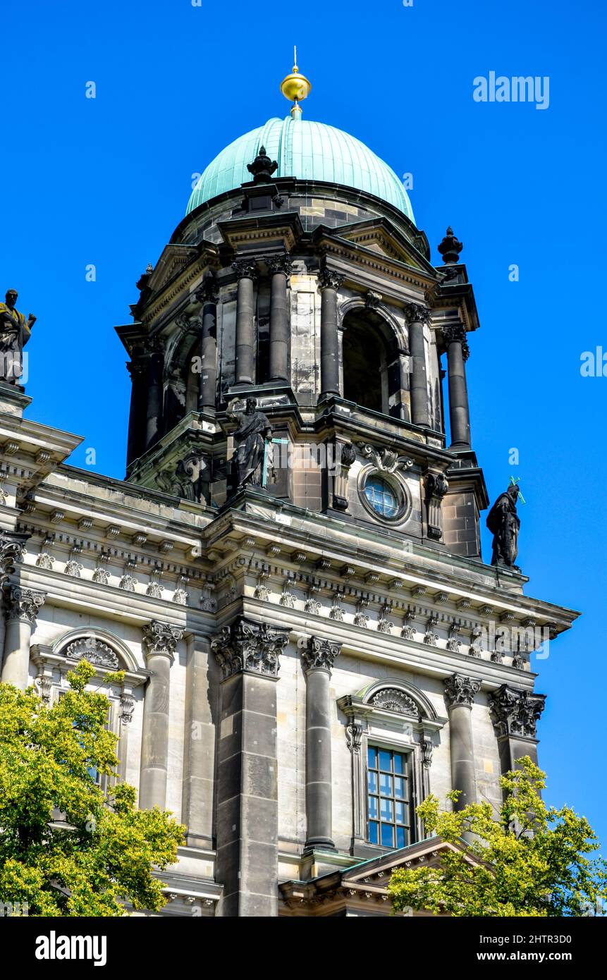 Dome sky roof museum hi-res stock photography and images - Alamy