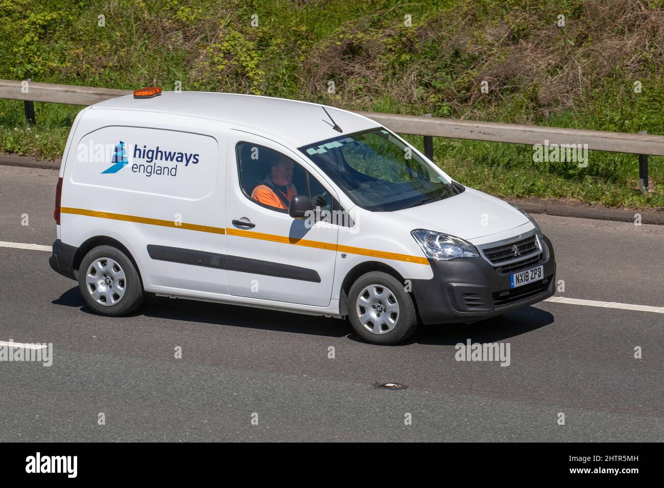 Highways agency vehicles hi-res stock photography and images - Alamy