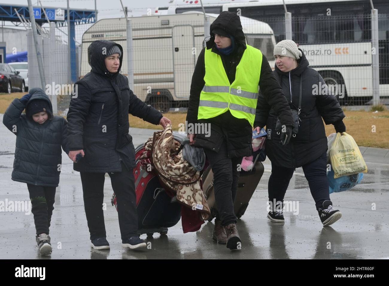 Isaccea, Romania. 02 March, 2022. Refugee Ukrainians walk from Ukraine ...