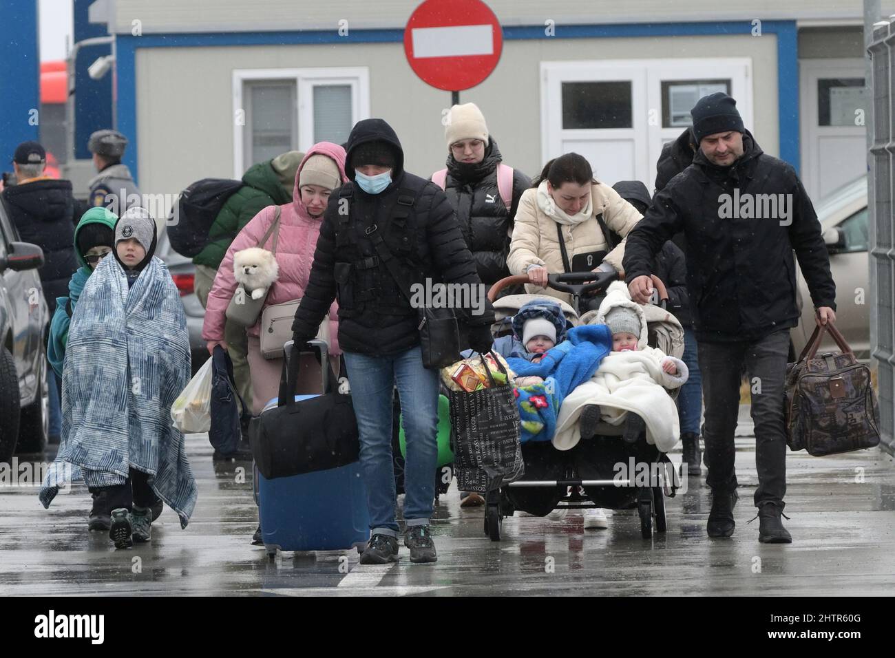 Isaccea, Romania. 02 March, 2022. Refugee Ukrainians walk from Ukraine ...