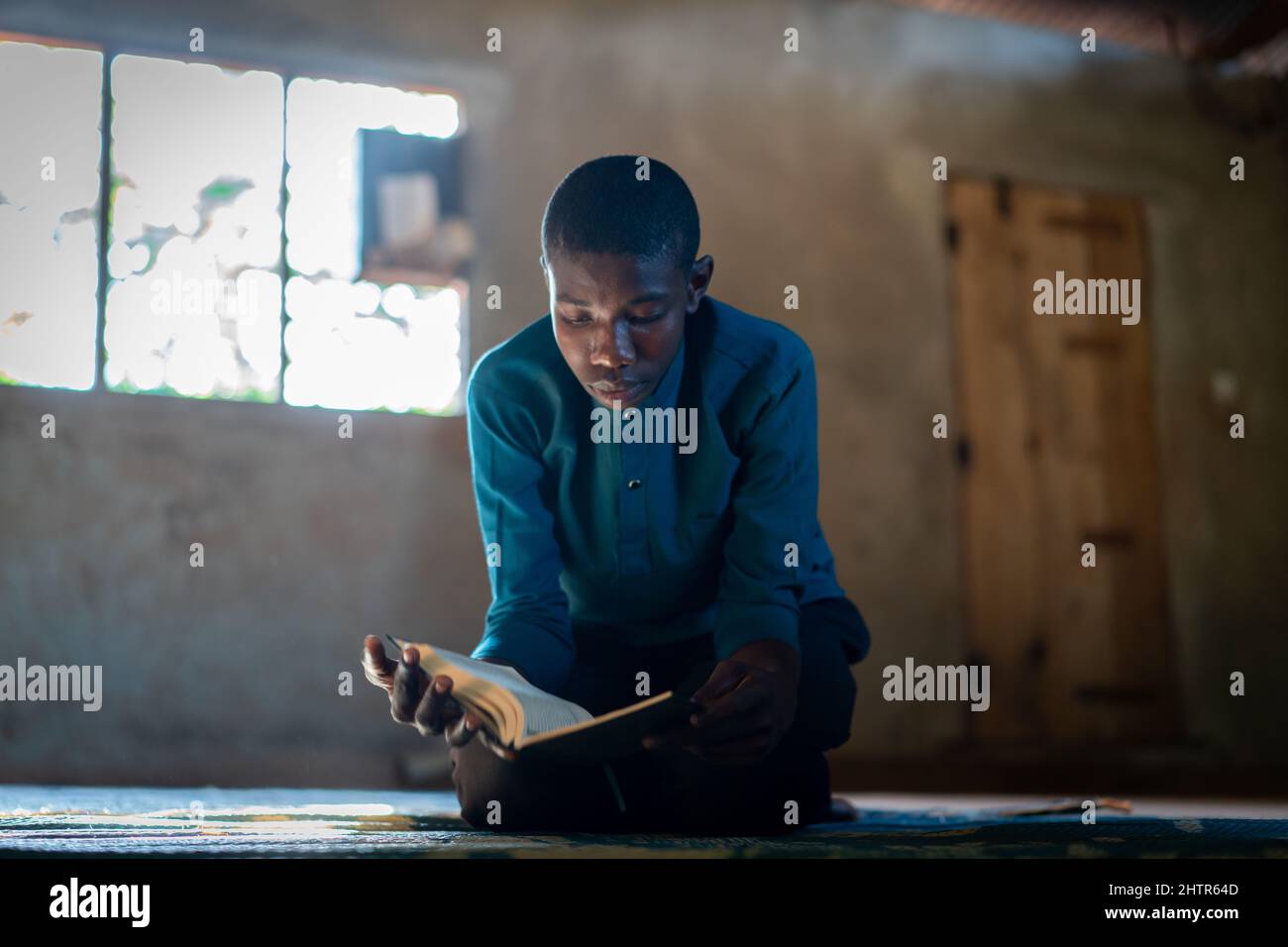 Arabic boys study hi-res stock photography and images - Alamy