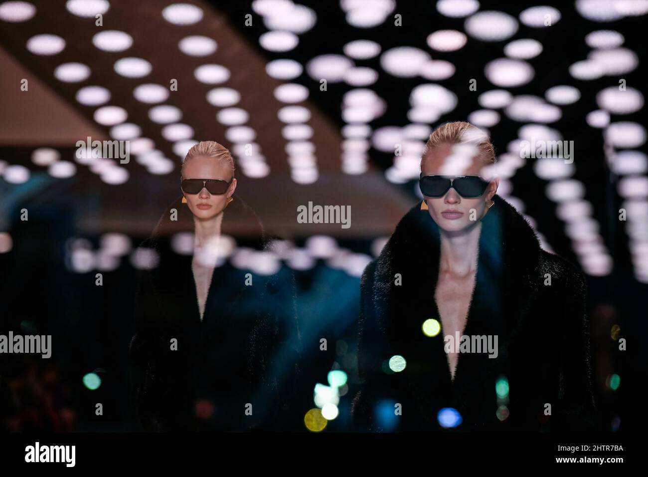 Paris, Frankreich. 01st Mar, 2022. SAINT LAURENT Fall/Winter 2022-23 Runway during Paris Fashion ...