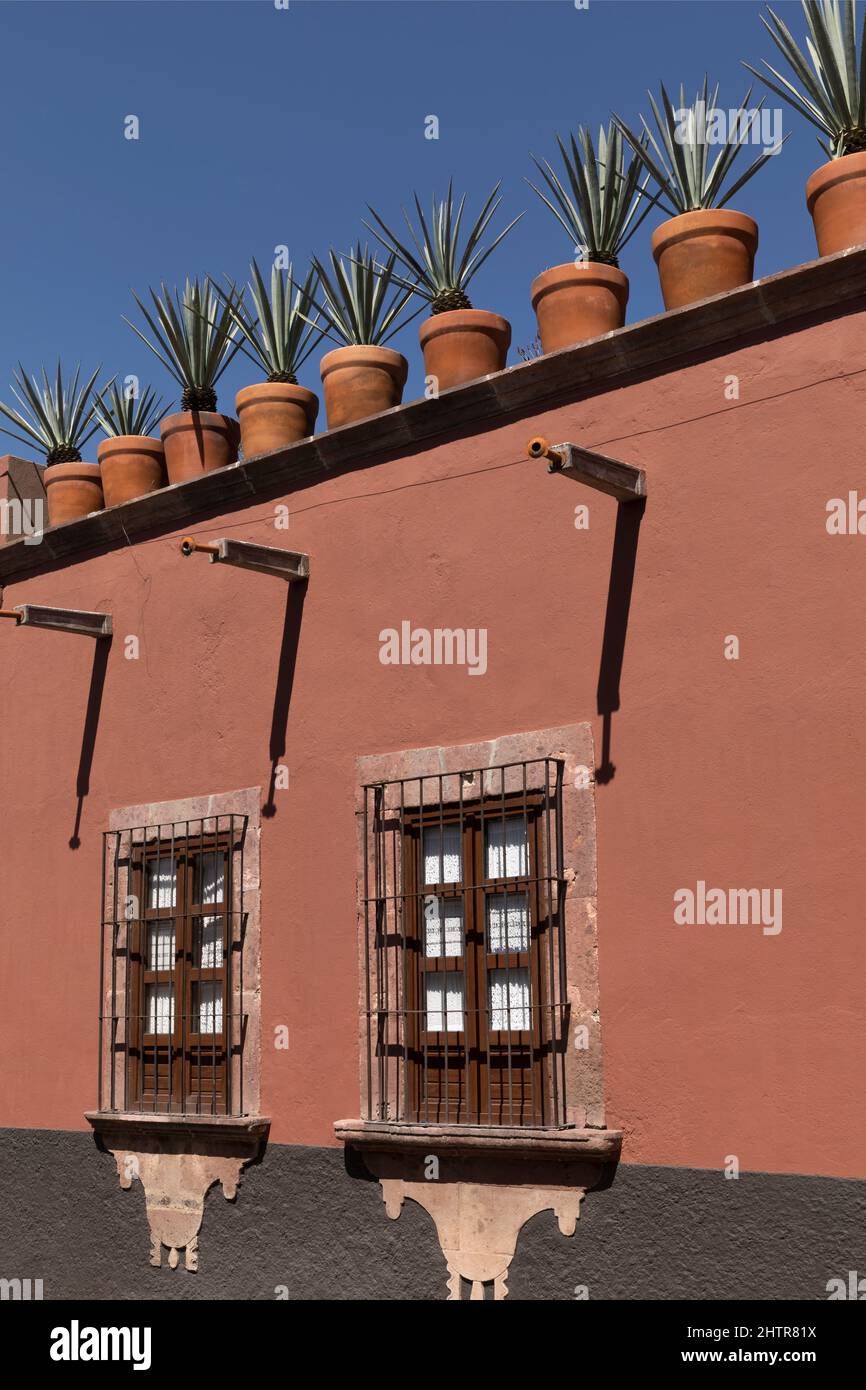Mexico, San Miguel de Allende, architecture, facade of building Stock ...