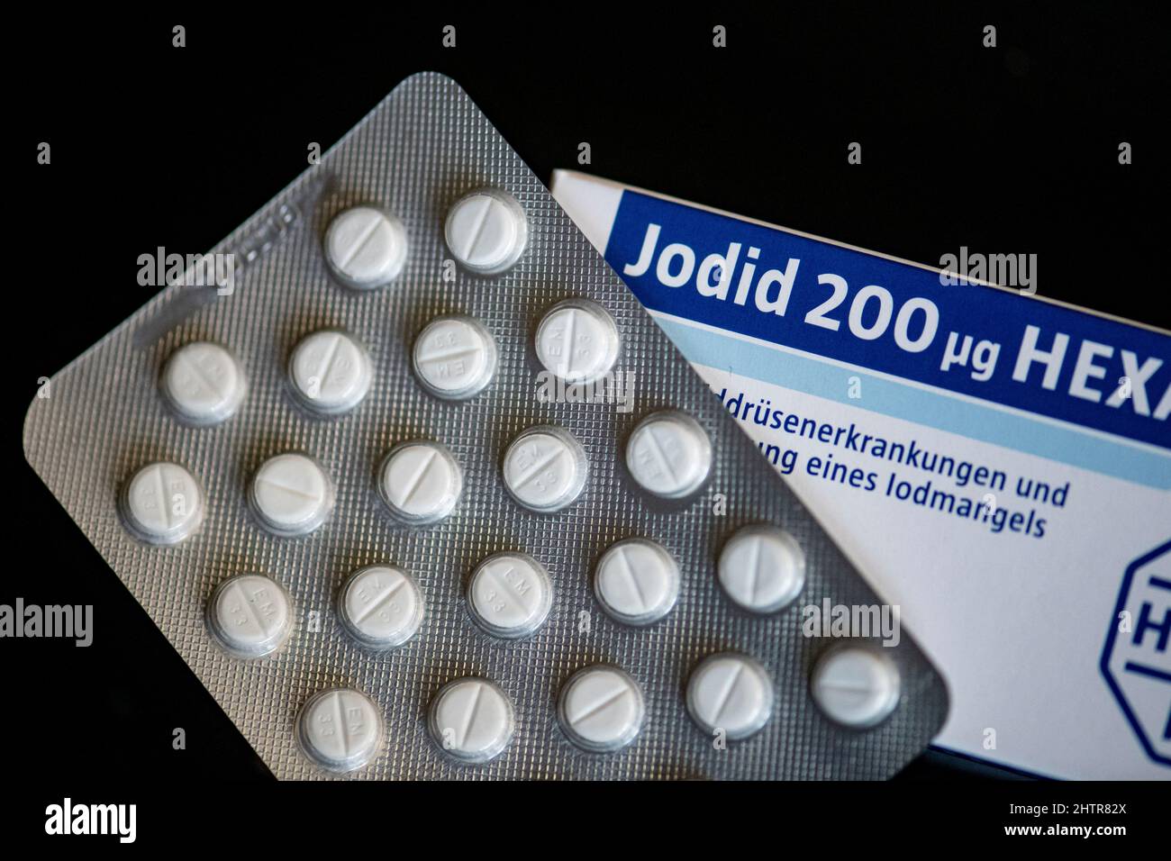 Thyroid gland radioactive iodine hi-res stock photography and images ...