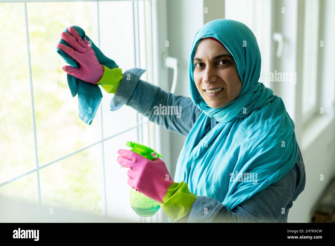 Housemaid arab hi-res stock photography and images - Alamy