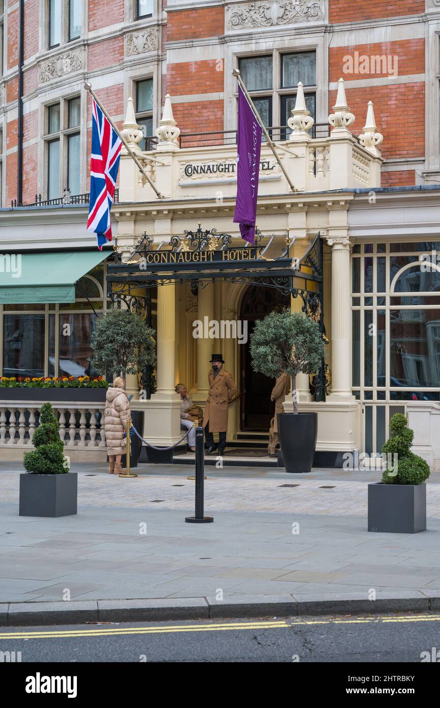 Activity at the main entrance of the Connaught Hotel, Mayfair, London ...