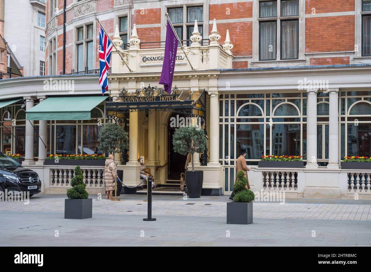 Activity at the main entrance of the Connaught Hotel, Mayfair, London ...